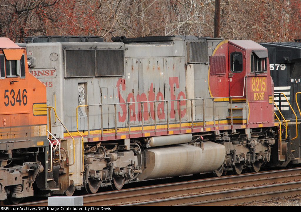BNSF SD75M 8215 "Warbonnet" second out on 68Q